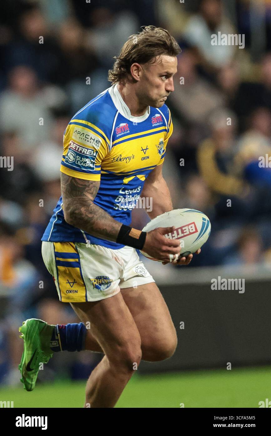 Chris Hankinson of Leeds Rhinos with the ball during the Betfred Super ...