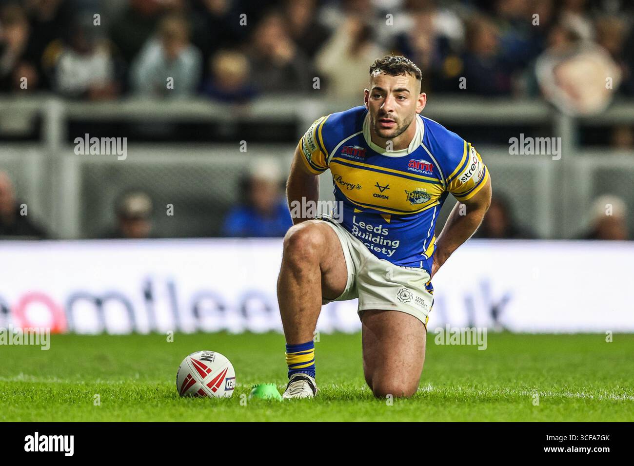 Jake Connor of Leeds Rhinos lines up a penalty during the Betfred Super ...