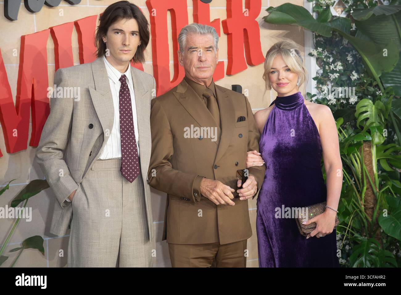 Pierce brosnan and son dylan hi-res stock photography and images - Alamy