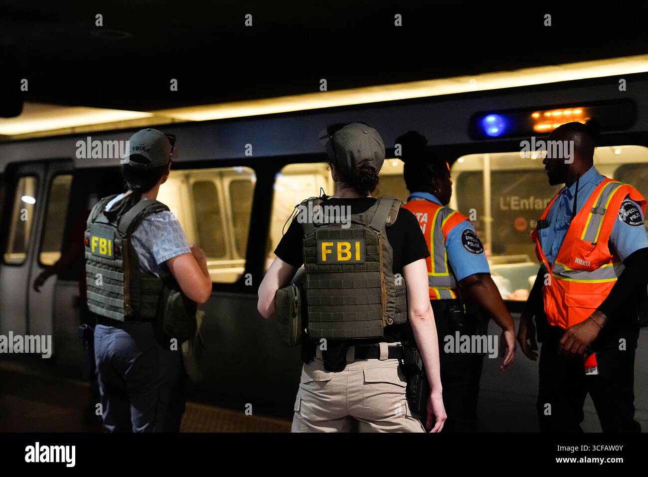 FBI agents stand by as District of Columbia Metro Transit Police ...