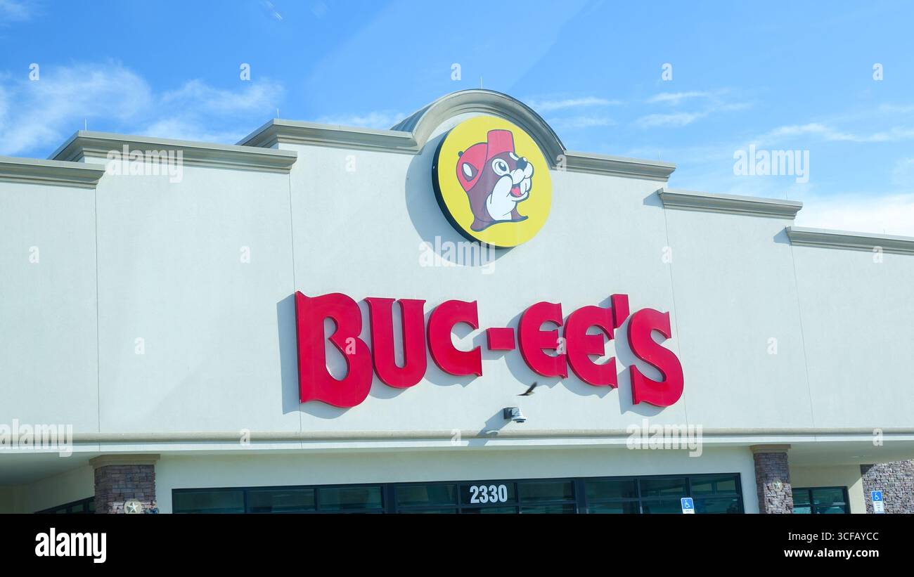 Mt Crawford VA, United States - January 02, 2025: Buc-ee's store front ...