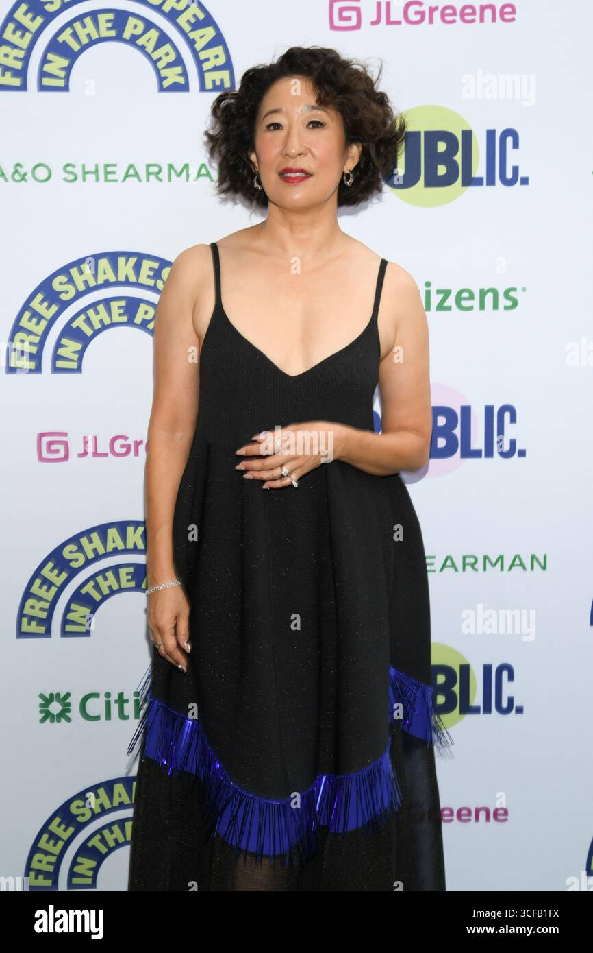 Sandra Oh attends the "Twelfth Night: Free Shakespeare in the Park ...