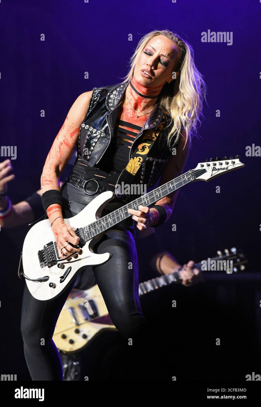 Nita Strauss on stage for Alice Cooper in Concert, Soldiers and Sailors ...