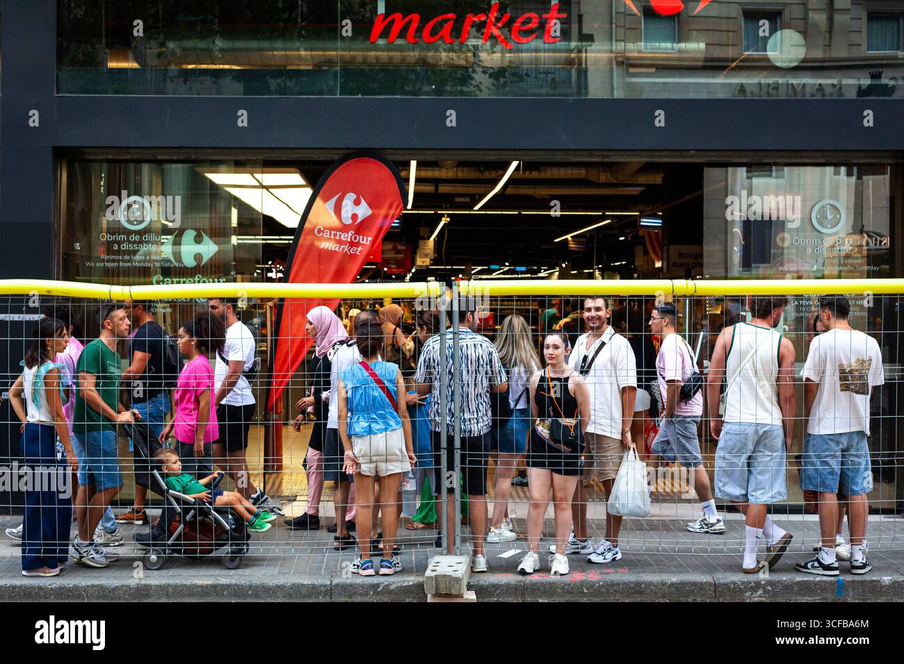Mass tourism la rambla hi-res stock photography and images - Alamy