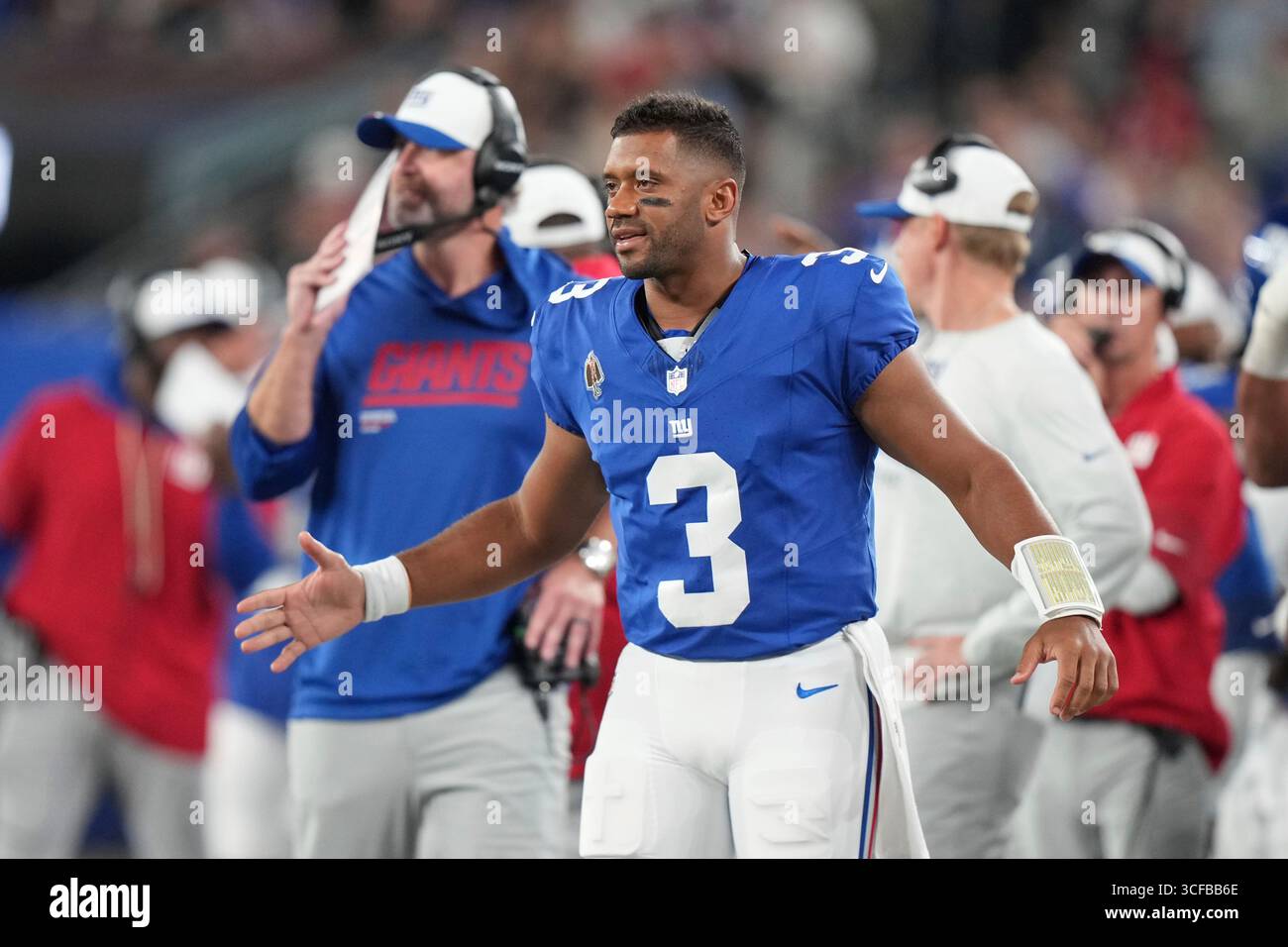 New York Giants quarterback Russell Wilson (3) gives high fives to ...