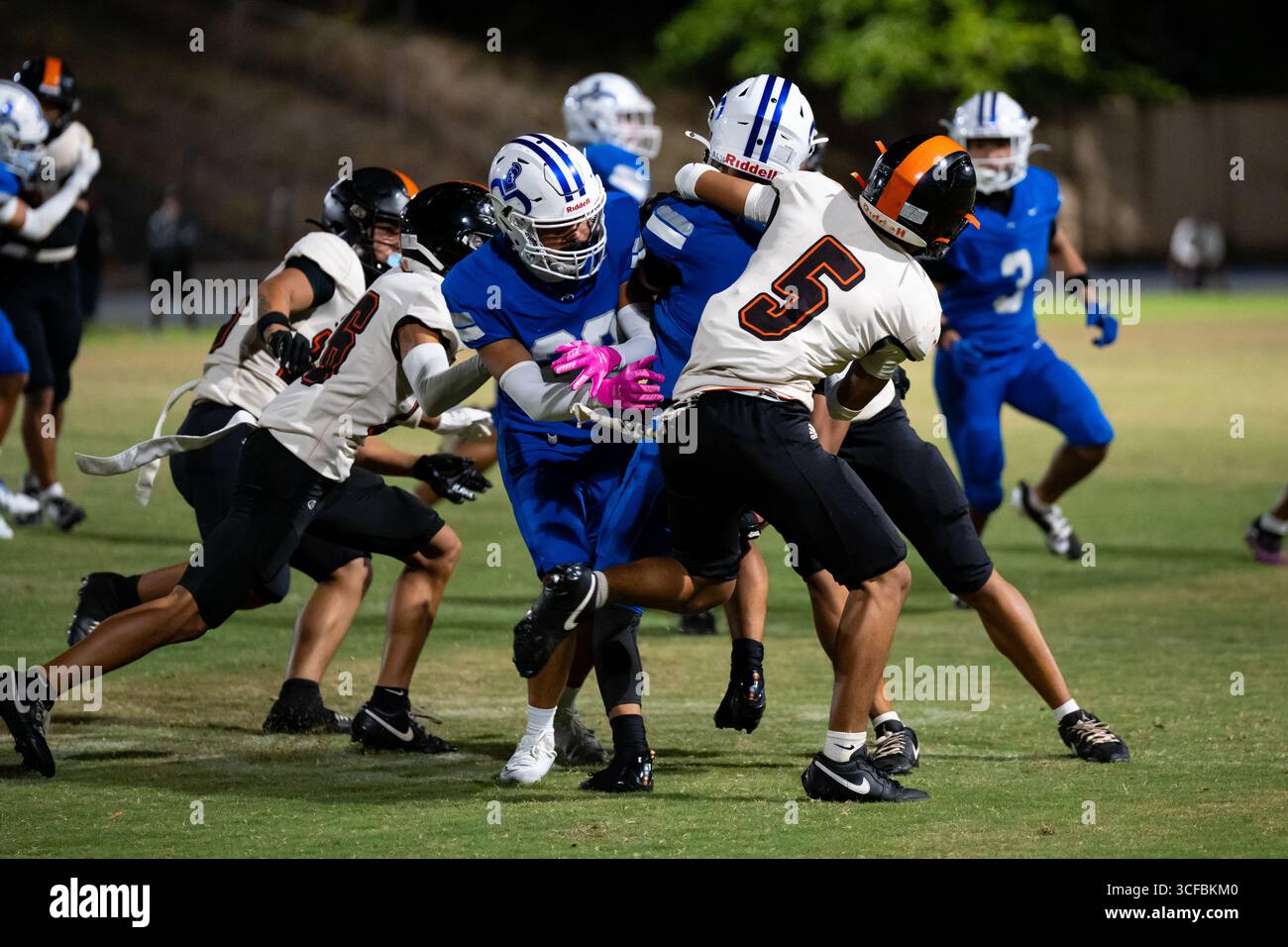 Quarterback throwing stance hi-res stock photography and images - Alamy