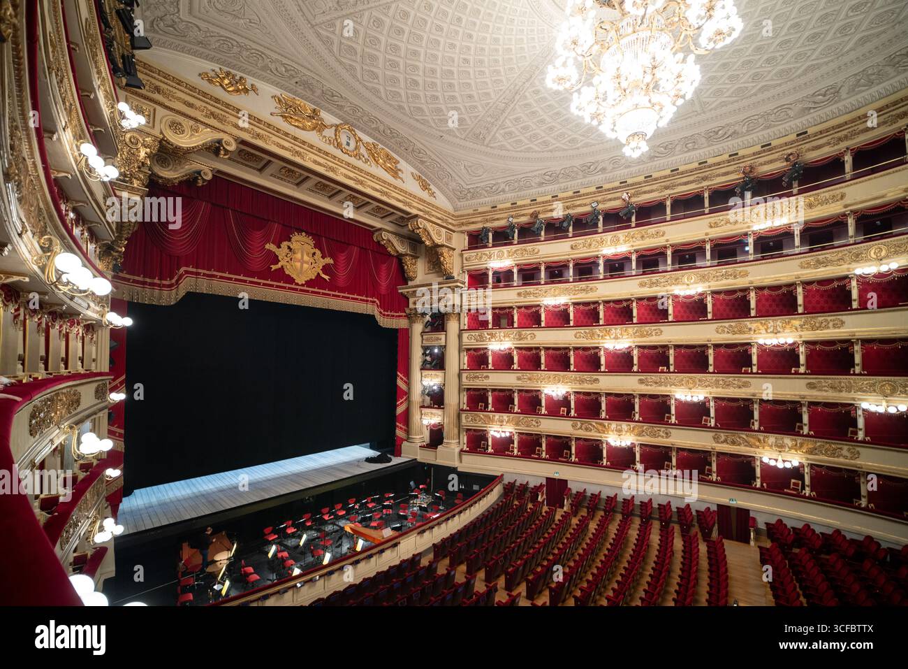 Theatre la scala di milano hi-res stock photography and images - Alamy