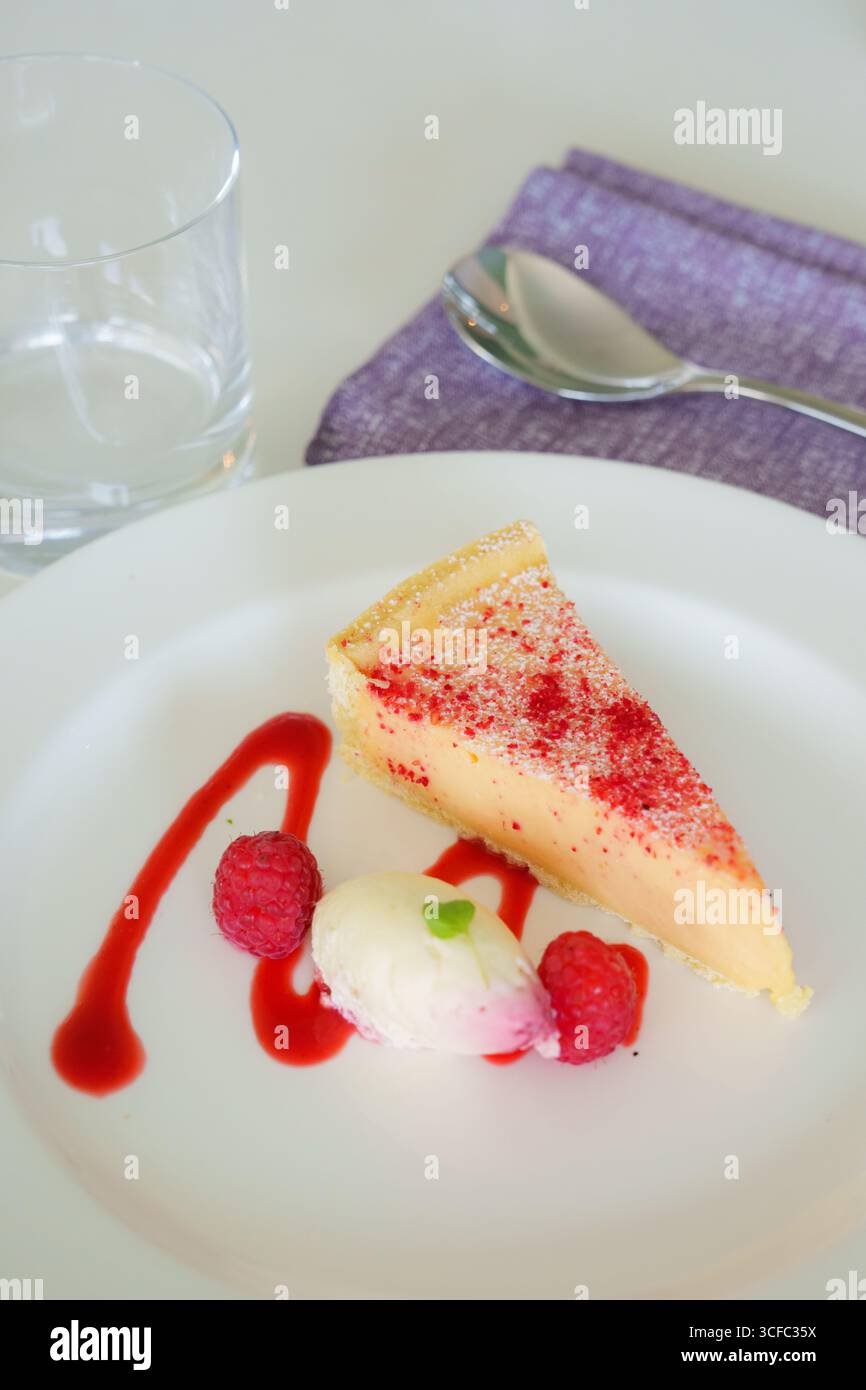 Classic cheesecake raspberry jam hi-res stock photography and images ...