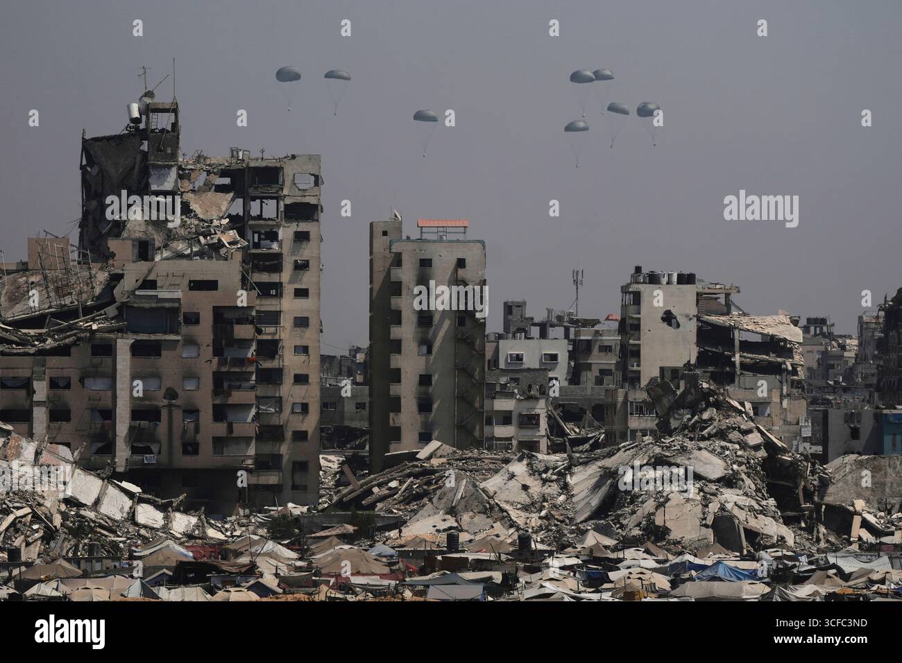 Humanitarian aid is airdropped over Gaza City, Gaza Strip, July 28 ...