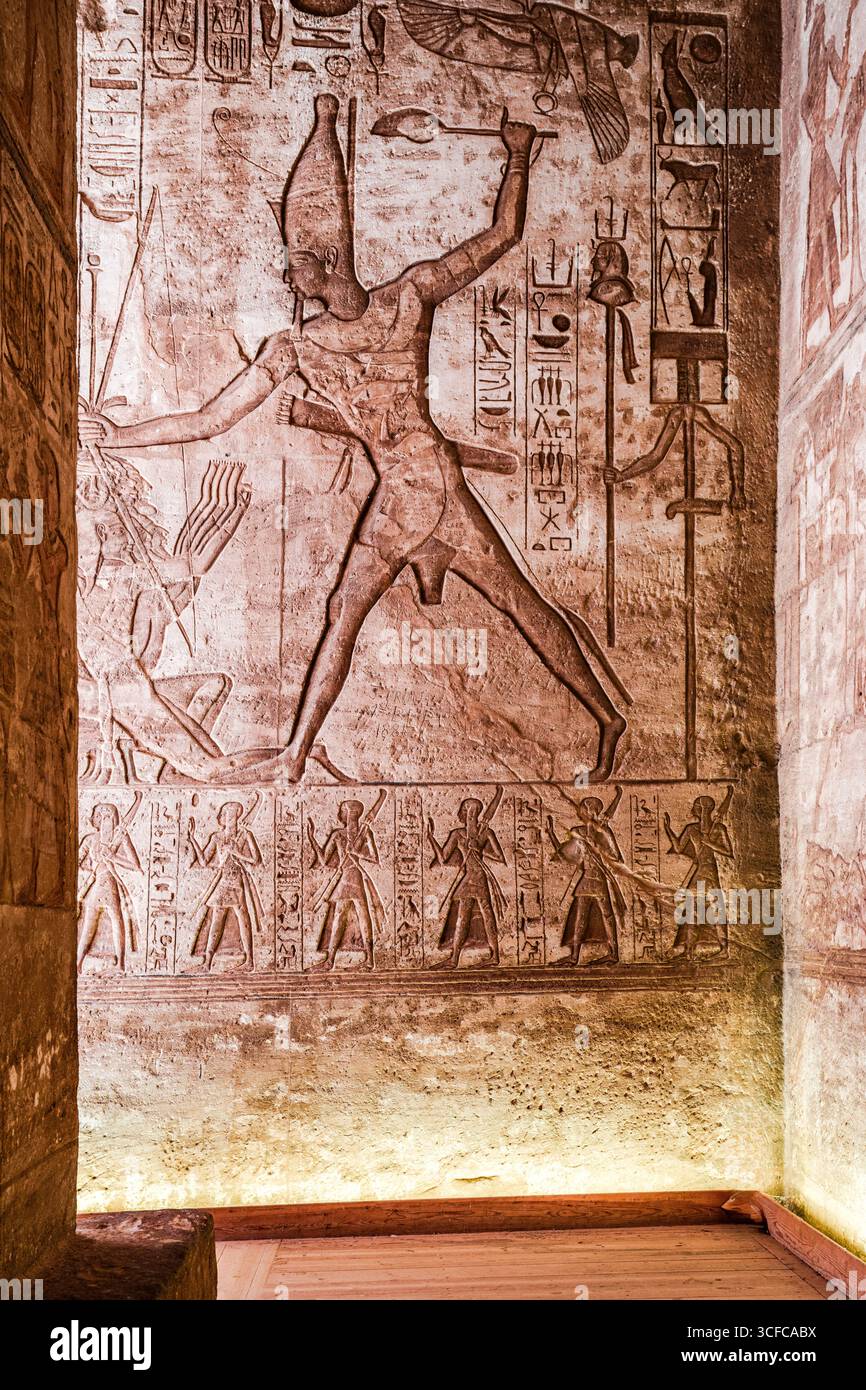 Abu simbel temple close hi-res stock photography and images - Alamy