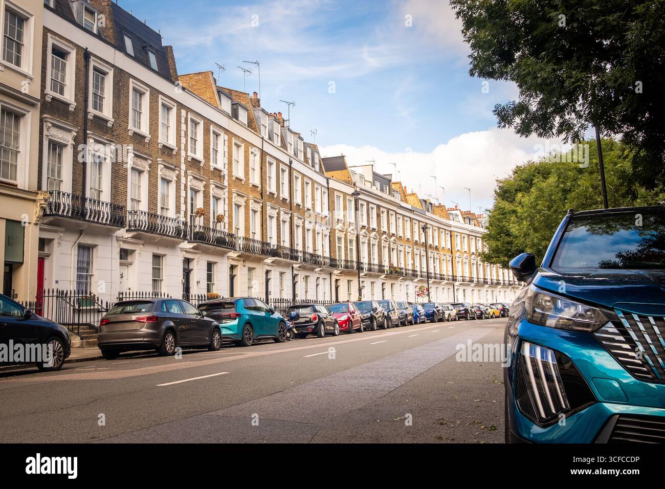 Classic london residential street hi-res stock photography and images ...