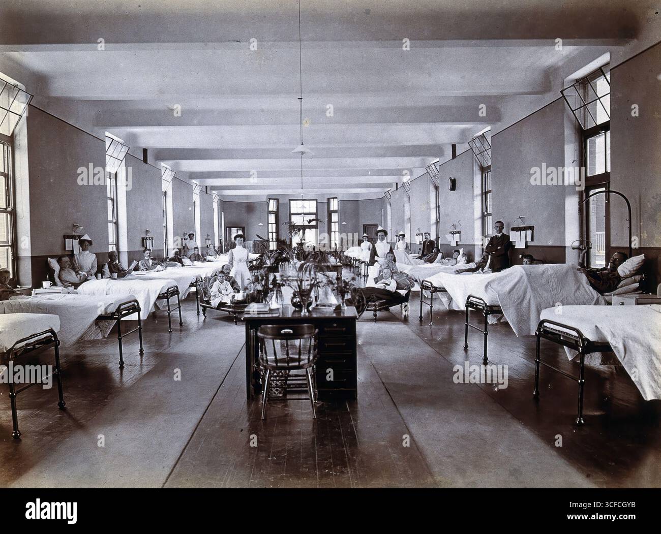 Johannesburg Hospital, South Africa: hospital ward with child patients ...