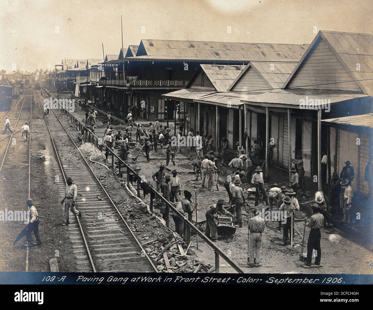 Colón, Panama: workers paving a street, 1906 Stock Photo - Alamy