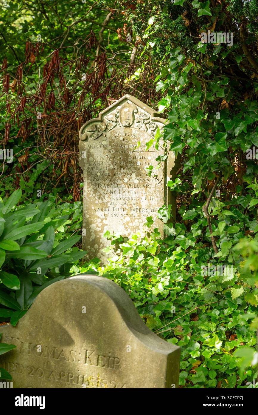 Crombie old parish church hi-res stock photography and images - Alamy