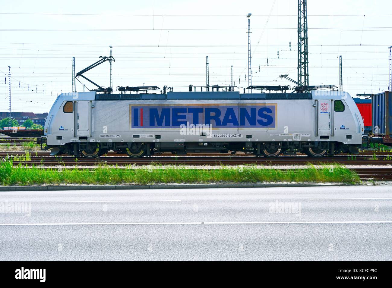 Lok von Metrans Rail, Güterzug im Hafengebiet von Hamburg, Deutschland ...