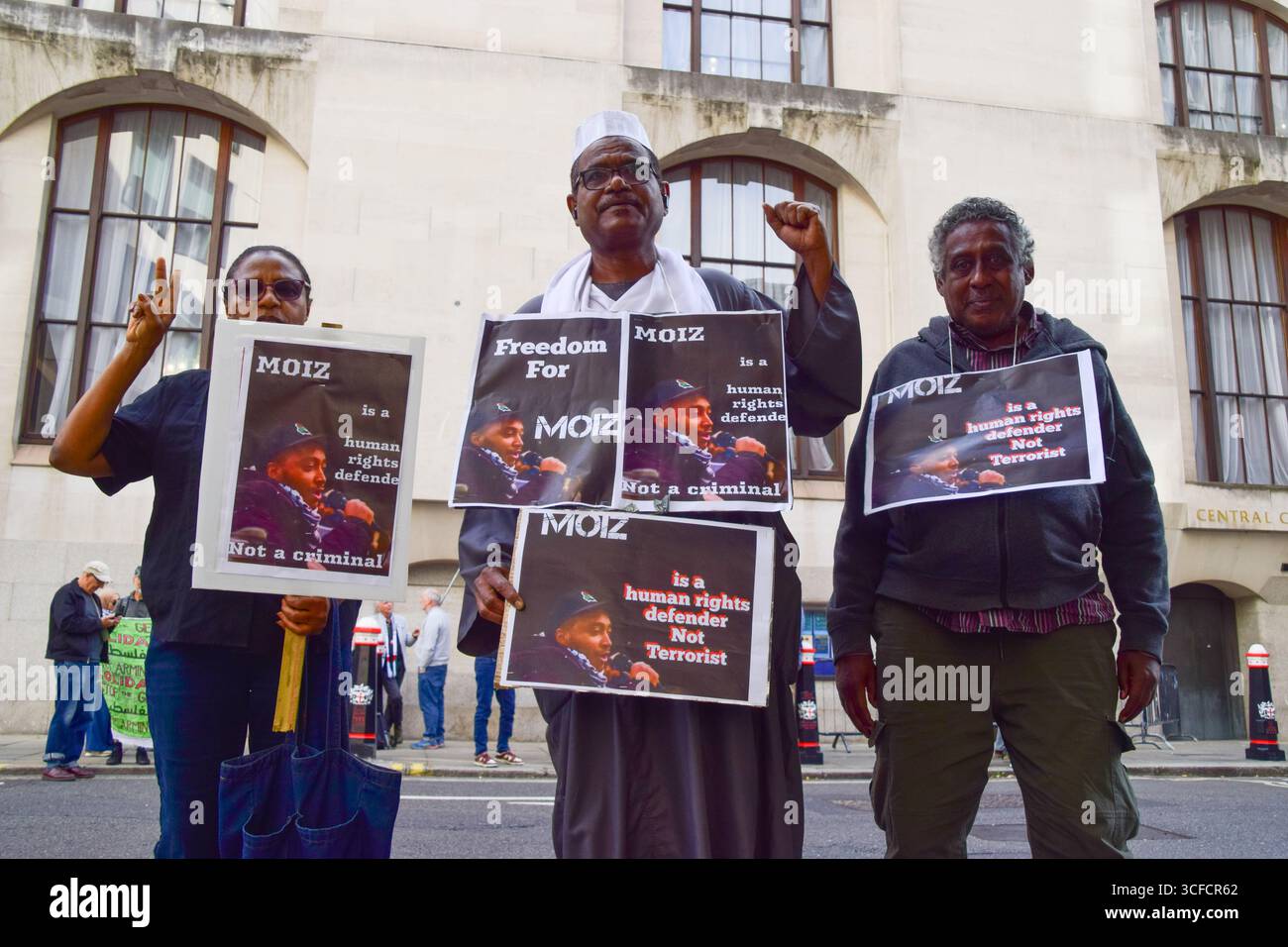 August 22, 2025, London, England, United Kingdom: Supporters and ...