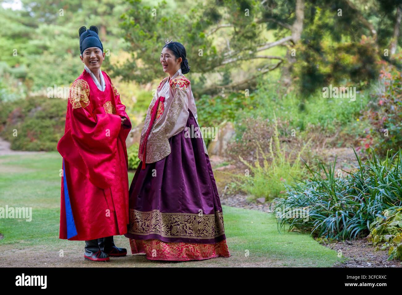 Hyeon-ho Kim (left) and Ryun-kyung Kim (right) get into character as ...