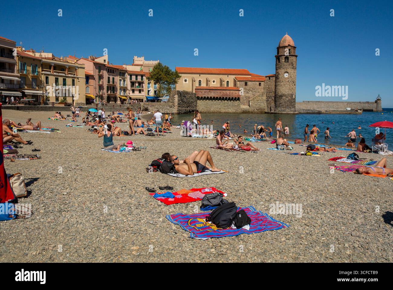 French women sunbathing hi-res stock photography and images - Alamy