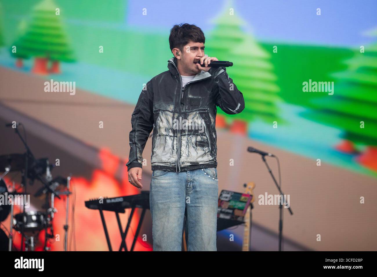 Leeds, England, 22nd August, 2025. Songer playing the Main Stage at ...