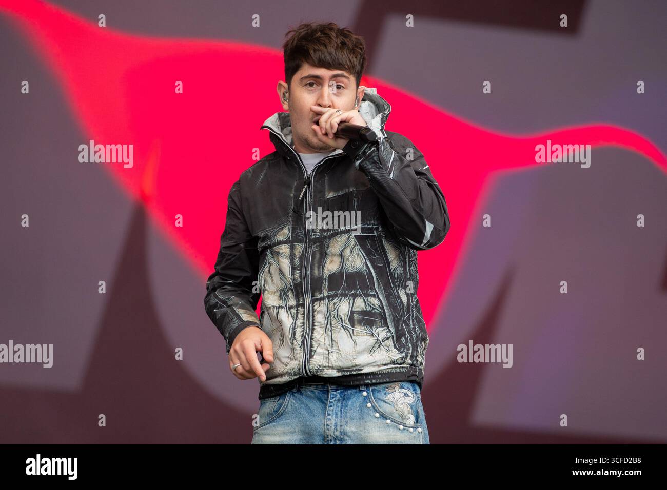 Leeds, England, 22nd August, 2025. Songer playing the Main Stage at ...