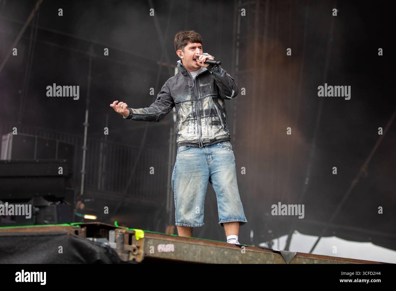 Leeds, England, 22nd August, 2025. Songer playing the Main Stage at ...