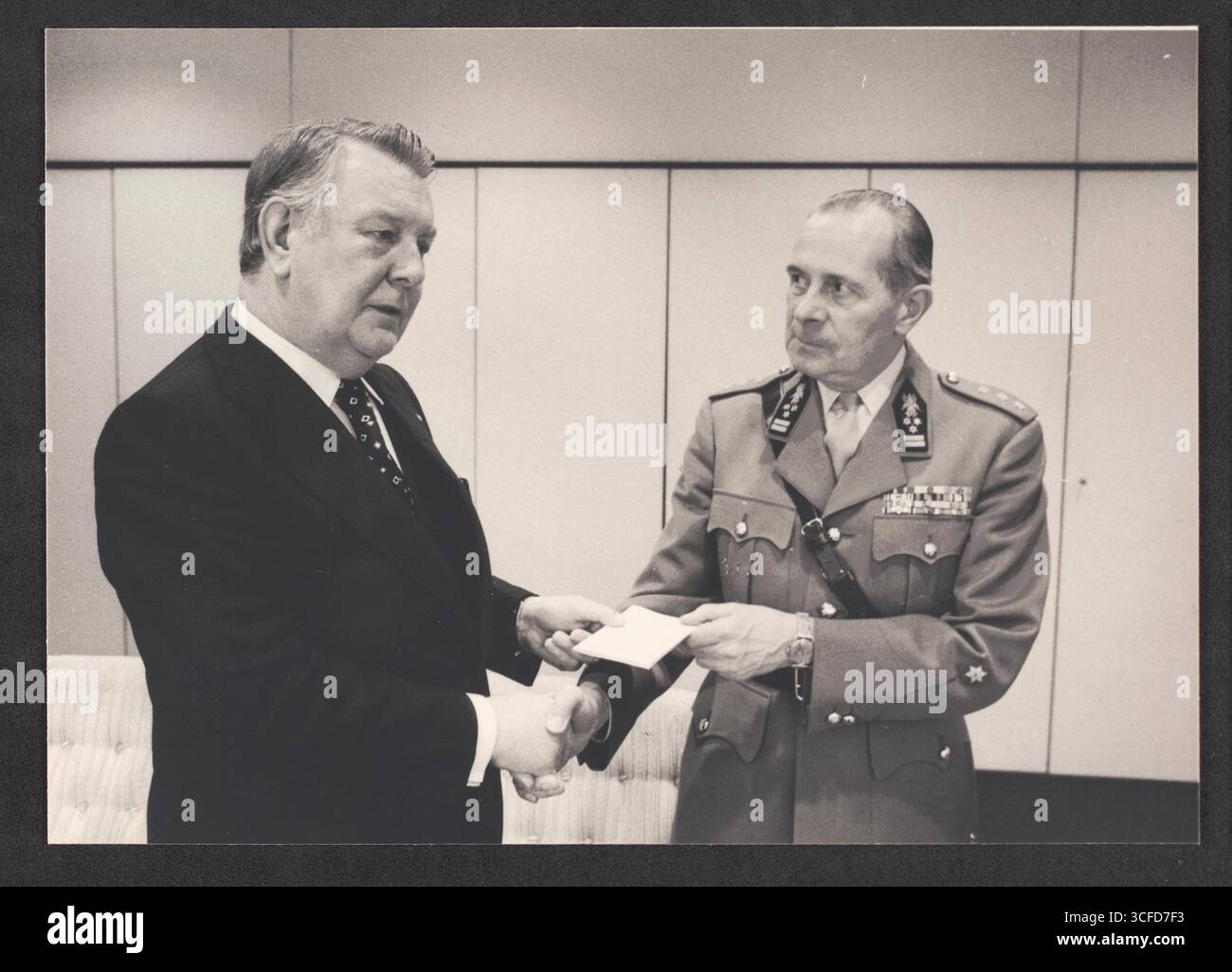 Der Kommandierende General (1974-1976) der Belgischen Streitkräfte in ...