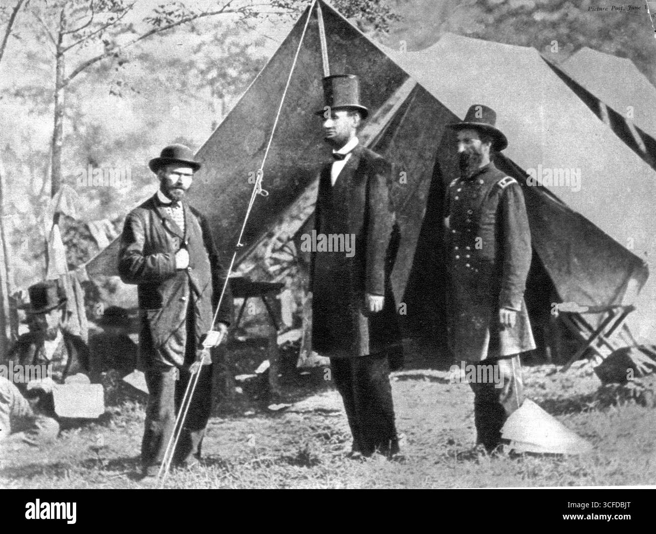 American Civil War. Lincoln visits a battlefield at Sharpsburg 8th ...