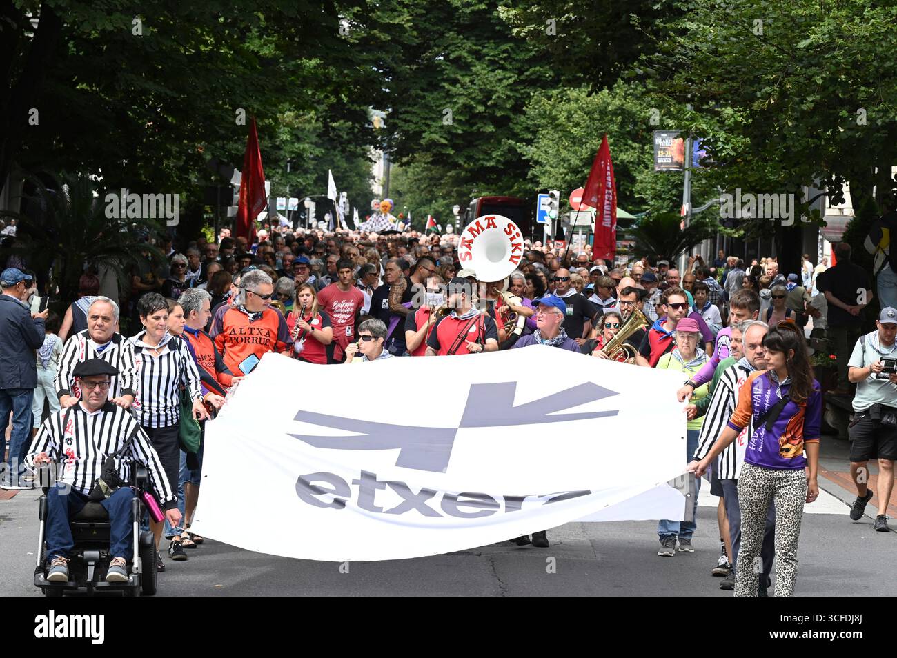 Several people during a demonstration to demand the rights of ETA ...