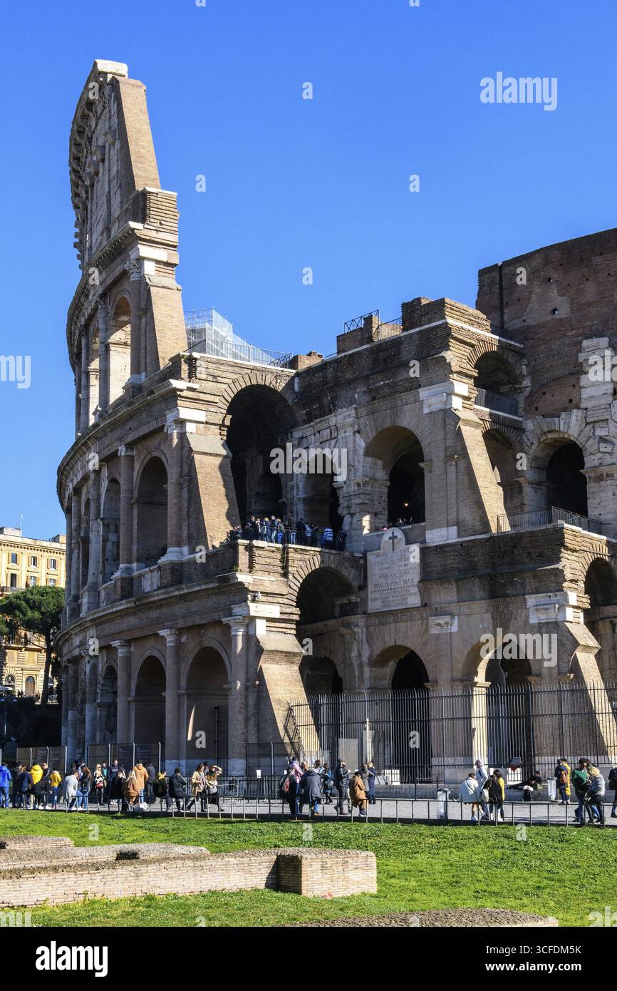 Restored roman building hi-res stock photography and images - Alamy