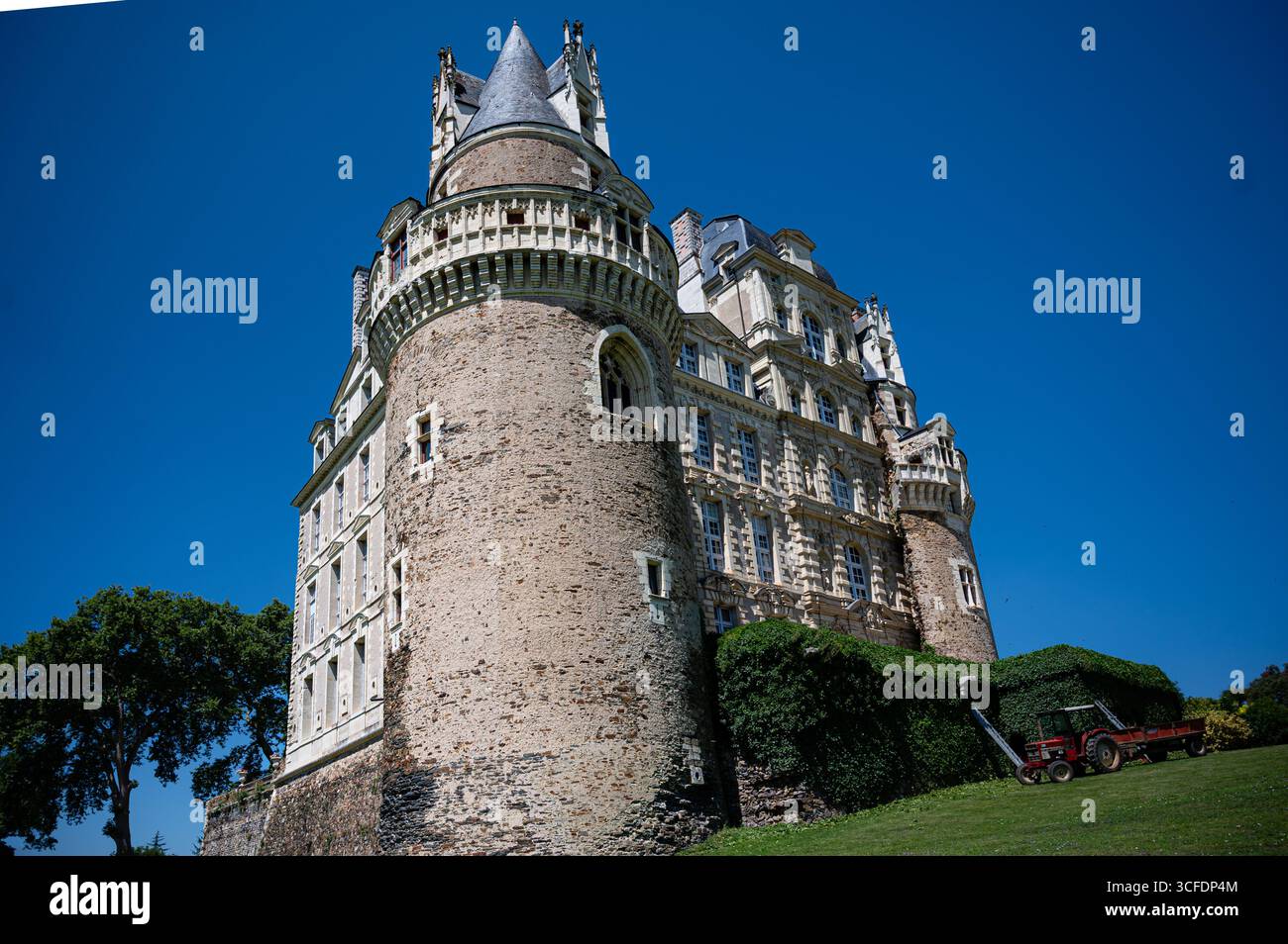 Majestic medieval tower stonework hi-res stock photography and images ...