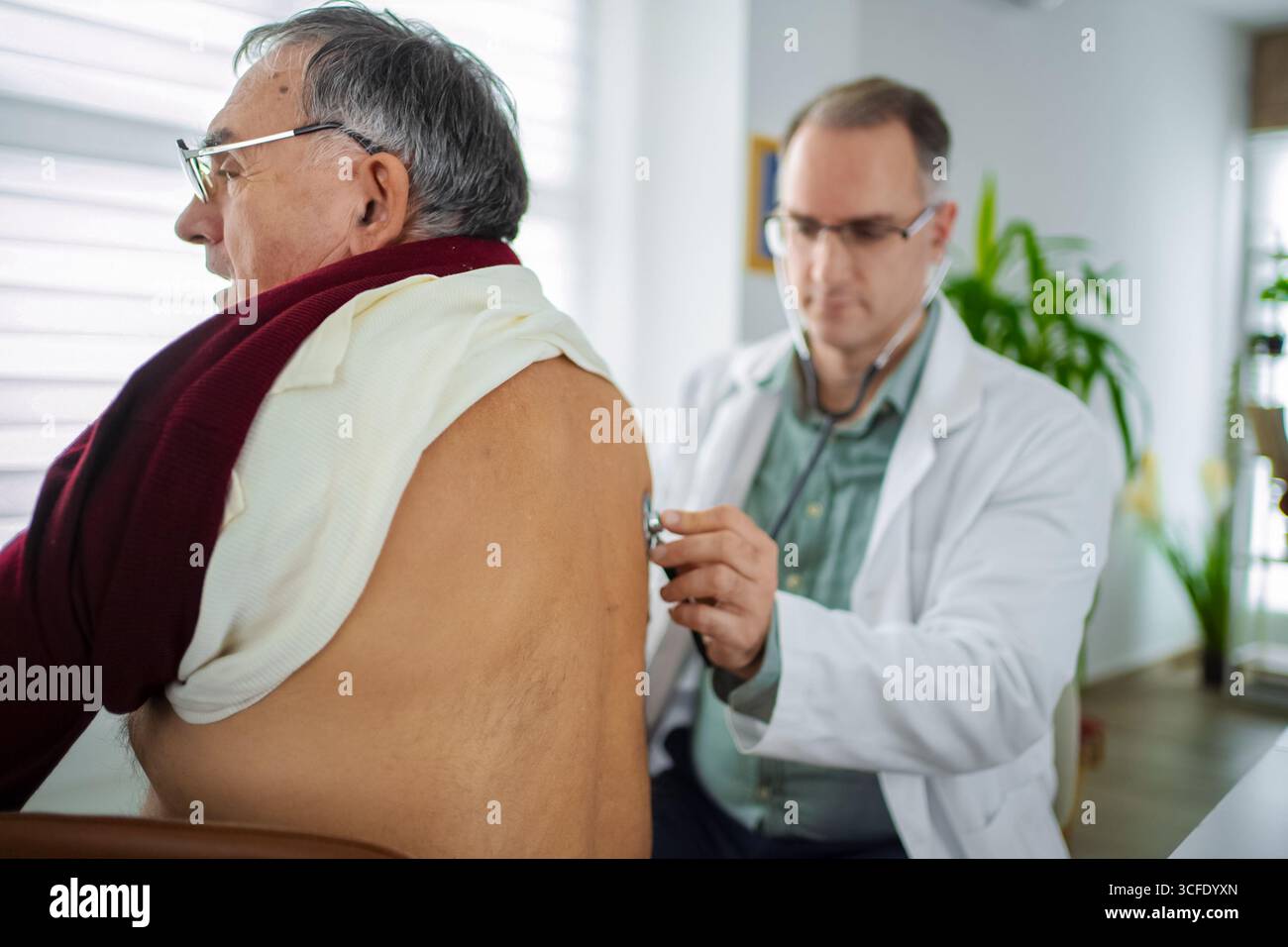 Professional clinic setting hi-res stock photography and images - Alamy