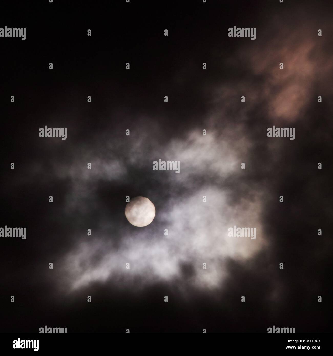 Sun eclipsed by the moon hi-res stock photography and images - Alamy