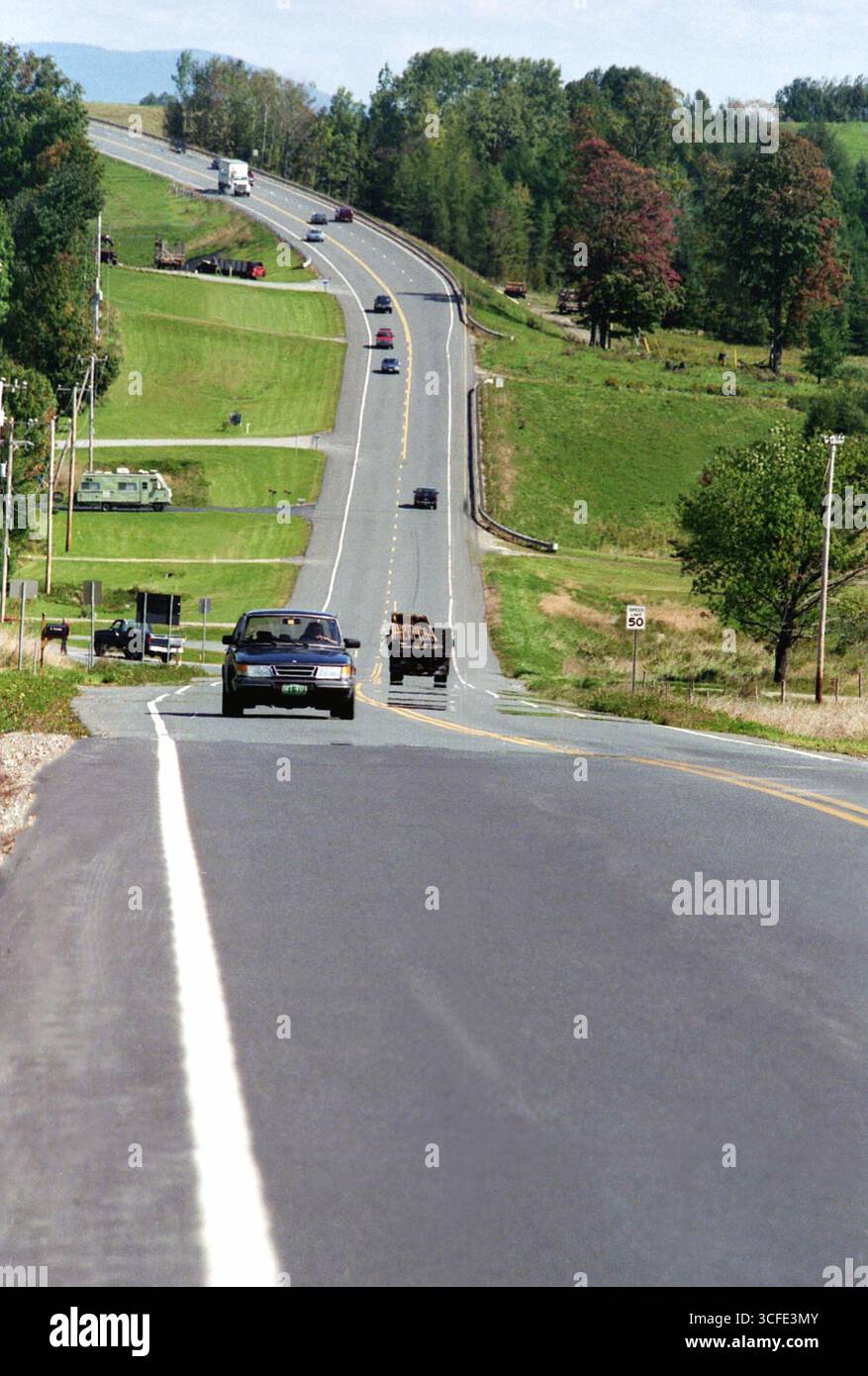 Two cars usa road hi-res stock photography and images - Alamy