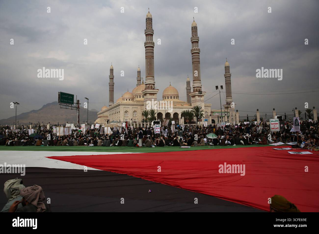 YEMEN HOUTHIS USA ISRAEL CONFLICT - Houthi supporters gather around a ...