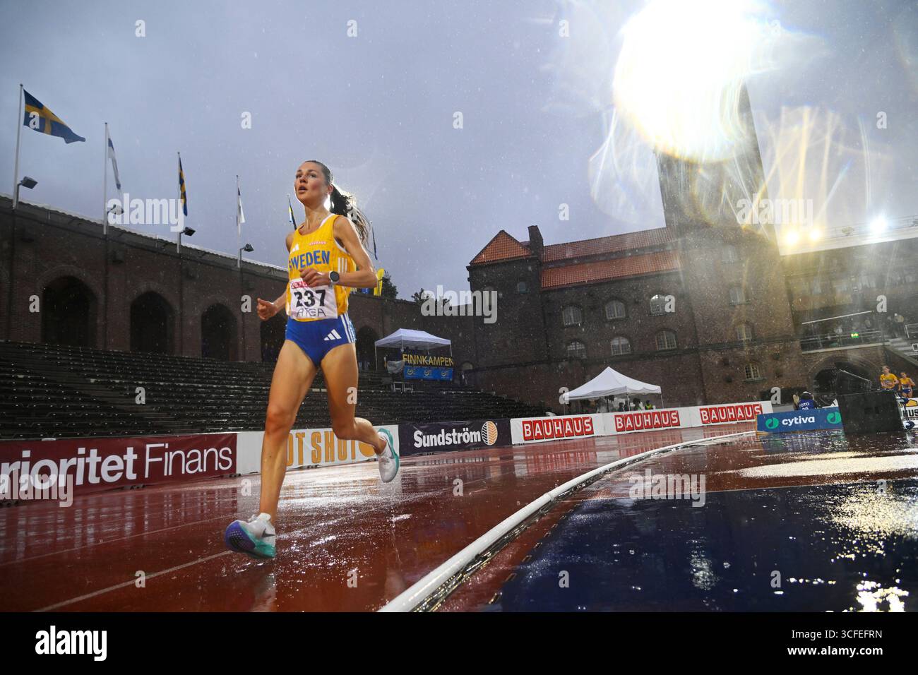STOCKHOLM, SWEDEN 20250822Liv Dinis (206), Evelina Henriksson (250 ...