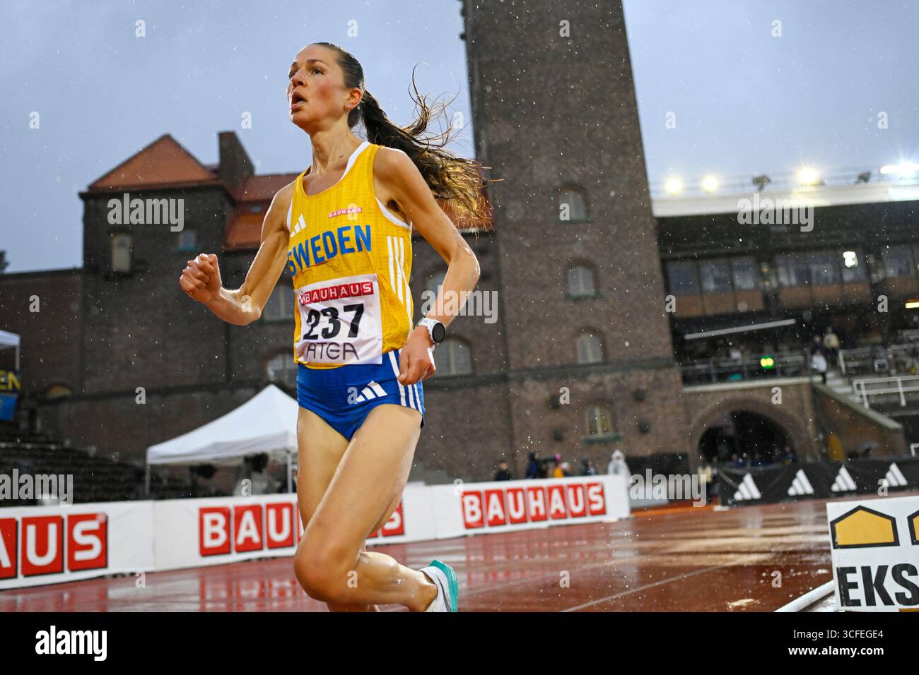 STOCKHOLM, SWEDEN 20250822Liv Dinis (206), Evelina Henriksson (250 ...