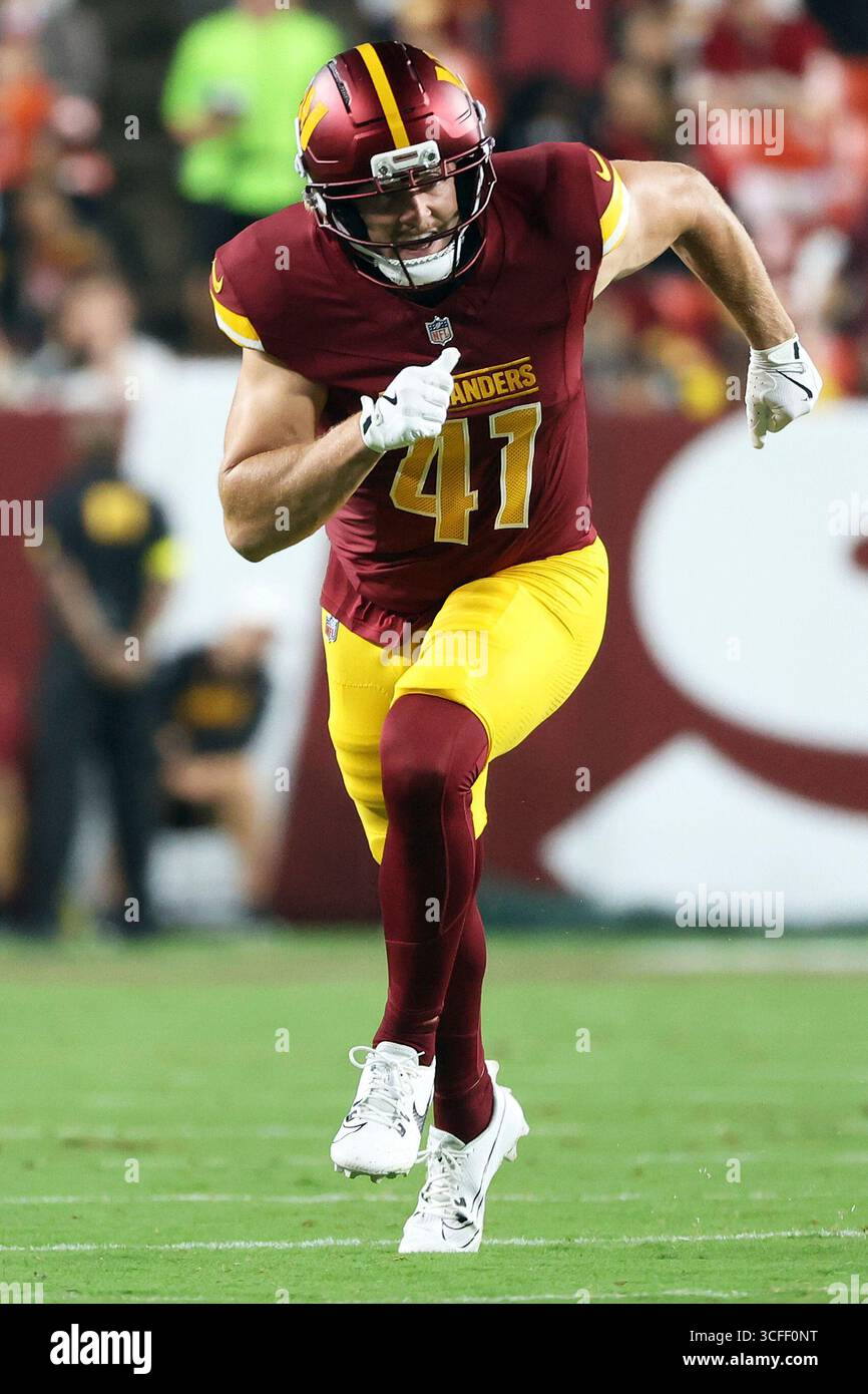 Washington Commanders tight end Colson Yankoff (41) rushes during an ...