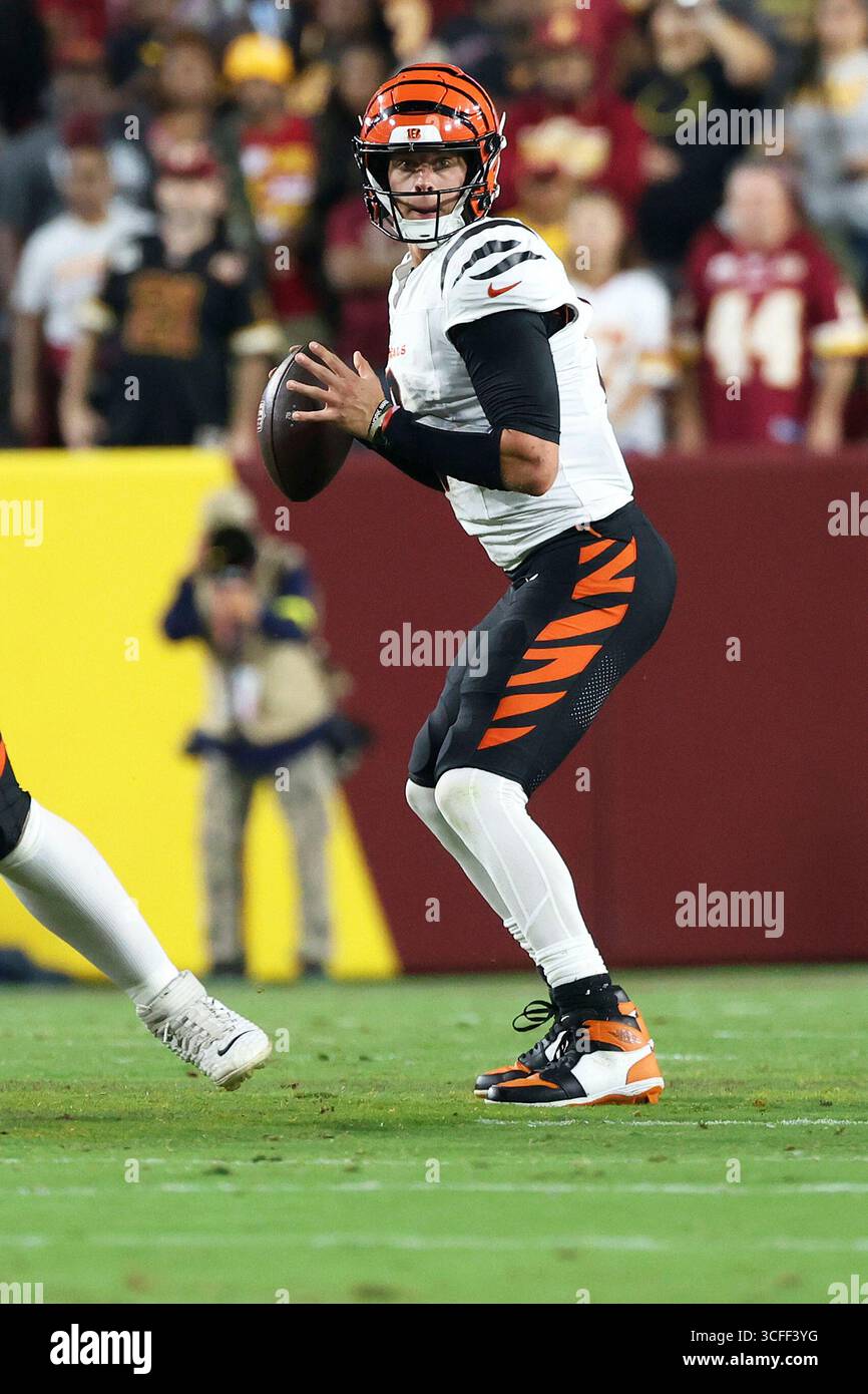 Cincinnati Bengals quarterback Joe Burrow (9) throws the ball during an ...