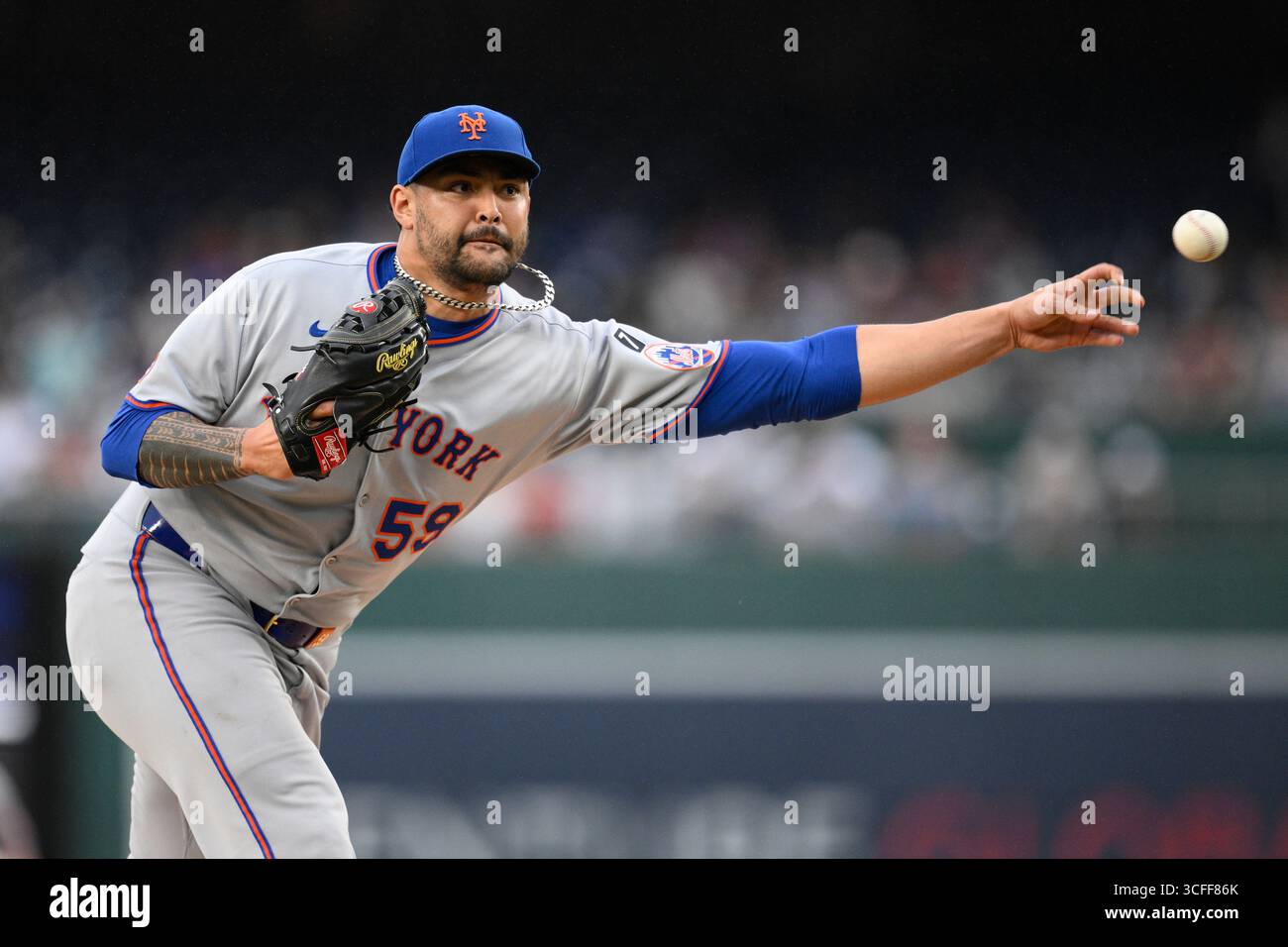 New York Mets starting pitcher Sean Manaea (59) in action during a ...