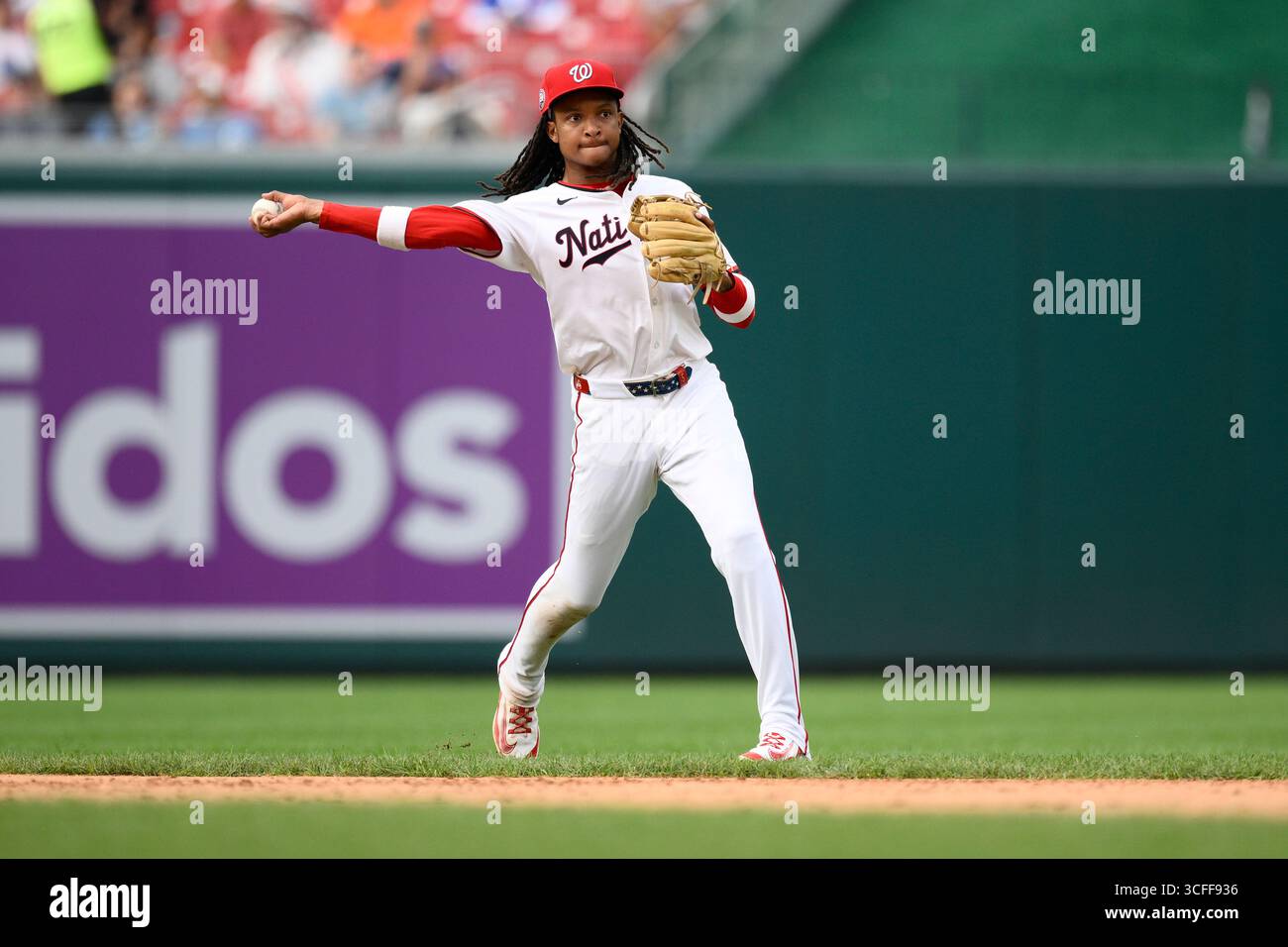 Washington Nationals shortstop CJ Abrams (5) in action during a ...