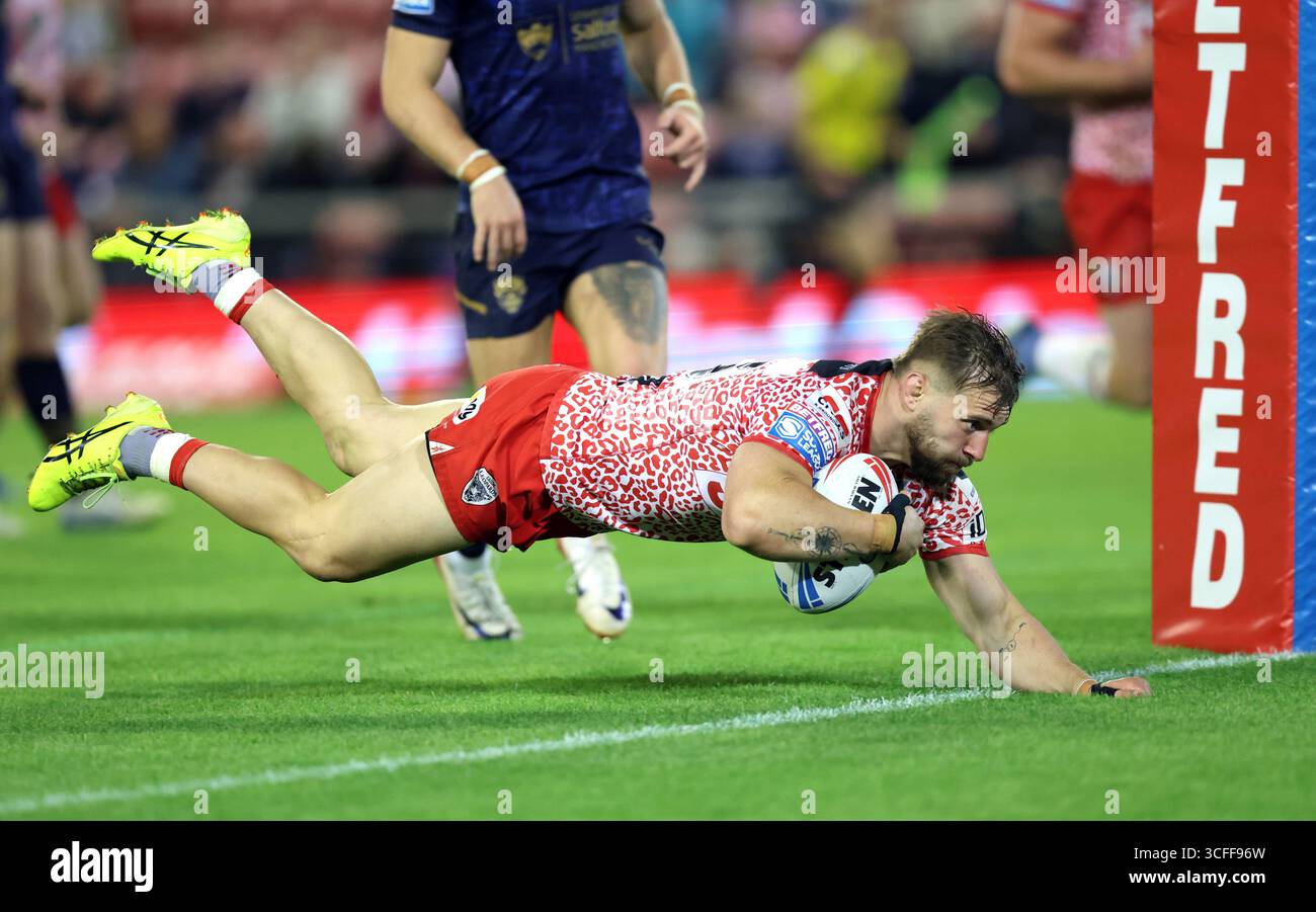 Leigh Leopards' Matt Davis scores their side's fourth try of the game ...