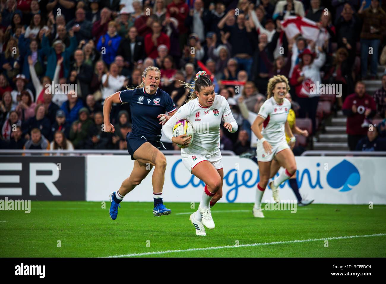Sunderland, UK, 22nd August 2025 England winger Jessica Breach runs ...