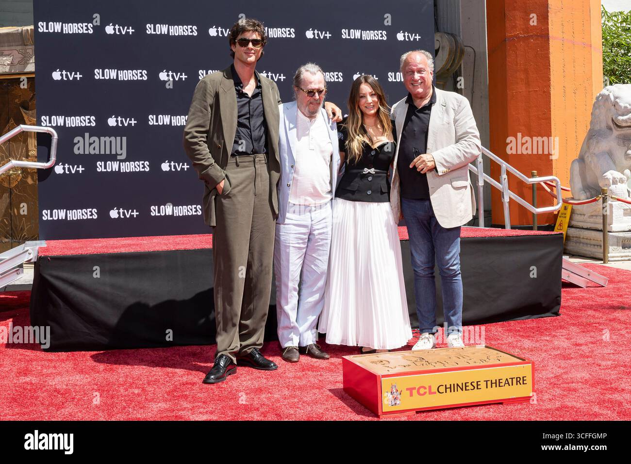 Kaley cuoco and gary cuoco hi-res stock photography and images - Alamy