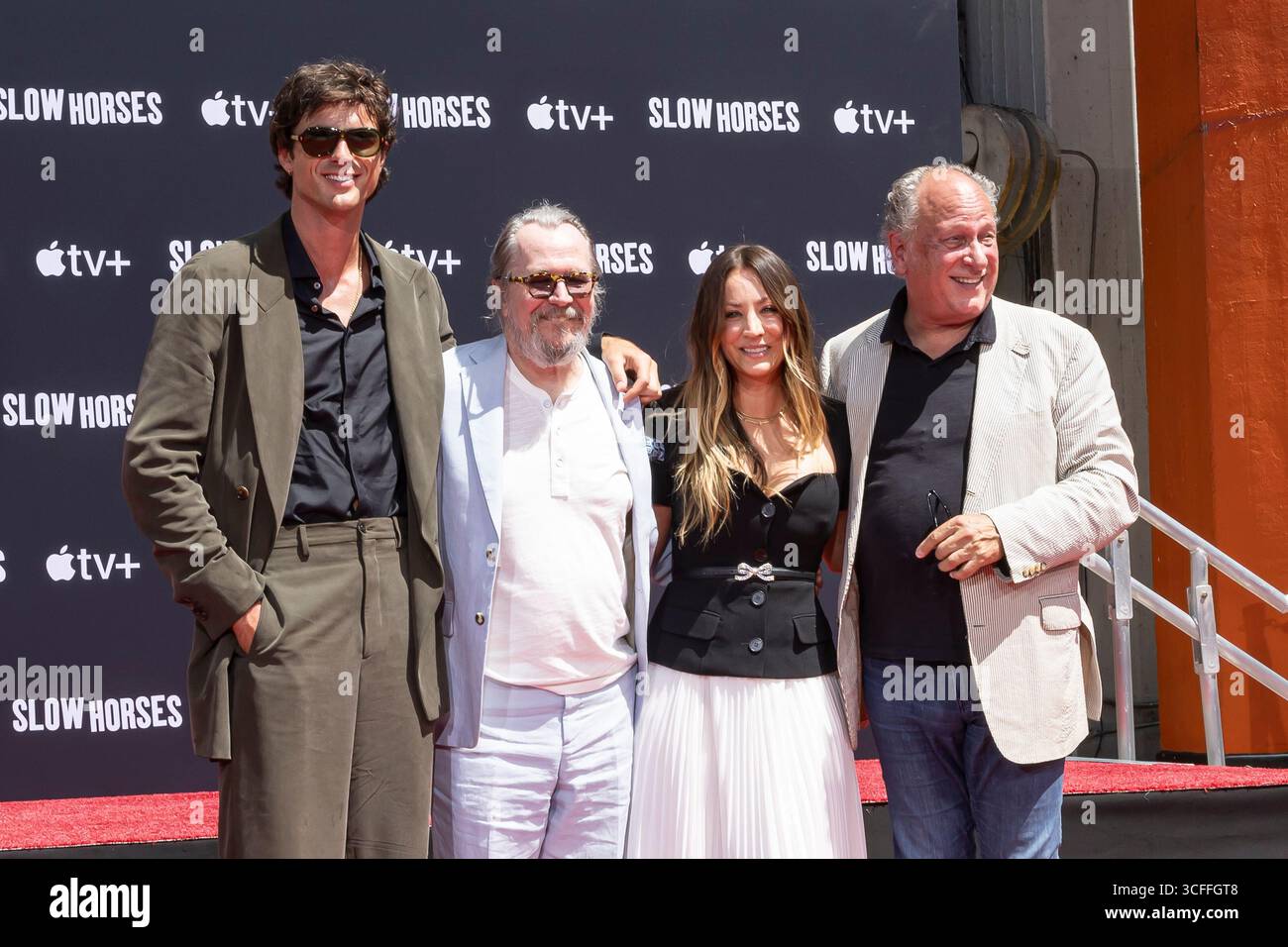 Kaley cuoco and gary cuoco hi-res stock photography and images - Alamy