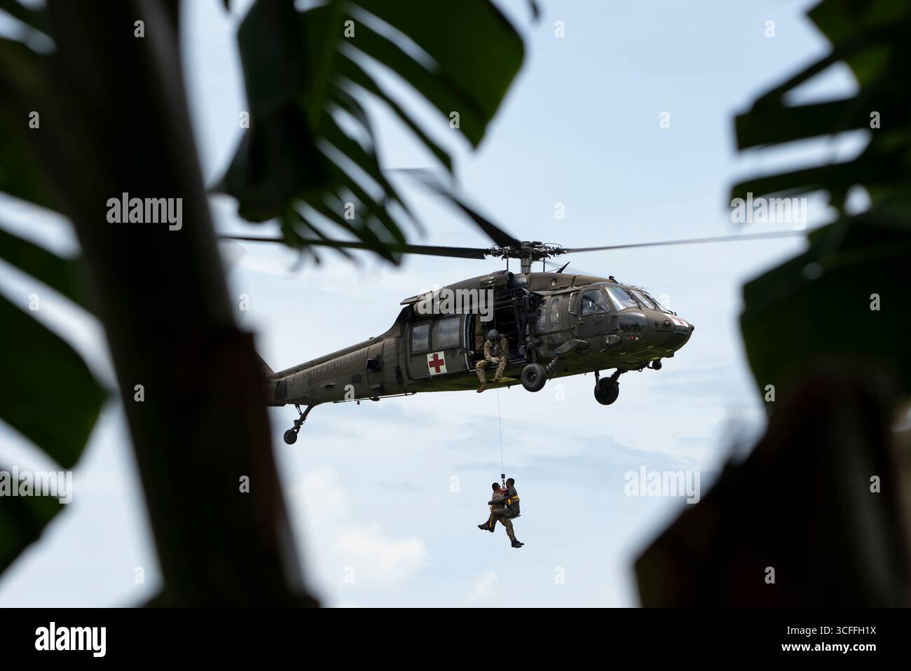 A U.S. Army Joint Task Force-Bravo HH-60 Black Hawk crew assigned to ...