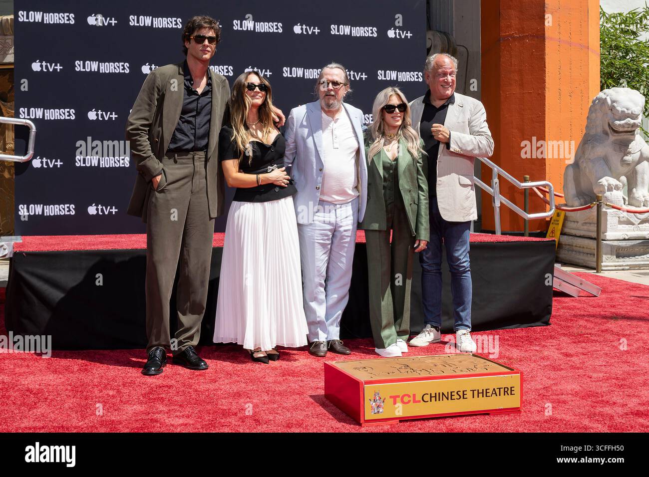 Kaley cuoco and gary cuoco hi-res stock photography and images - Alamy