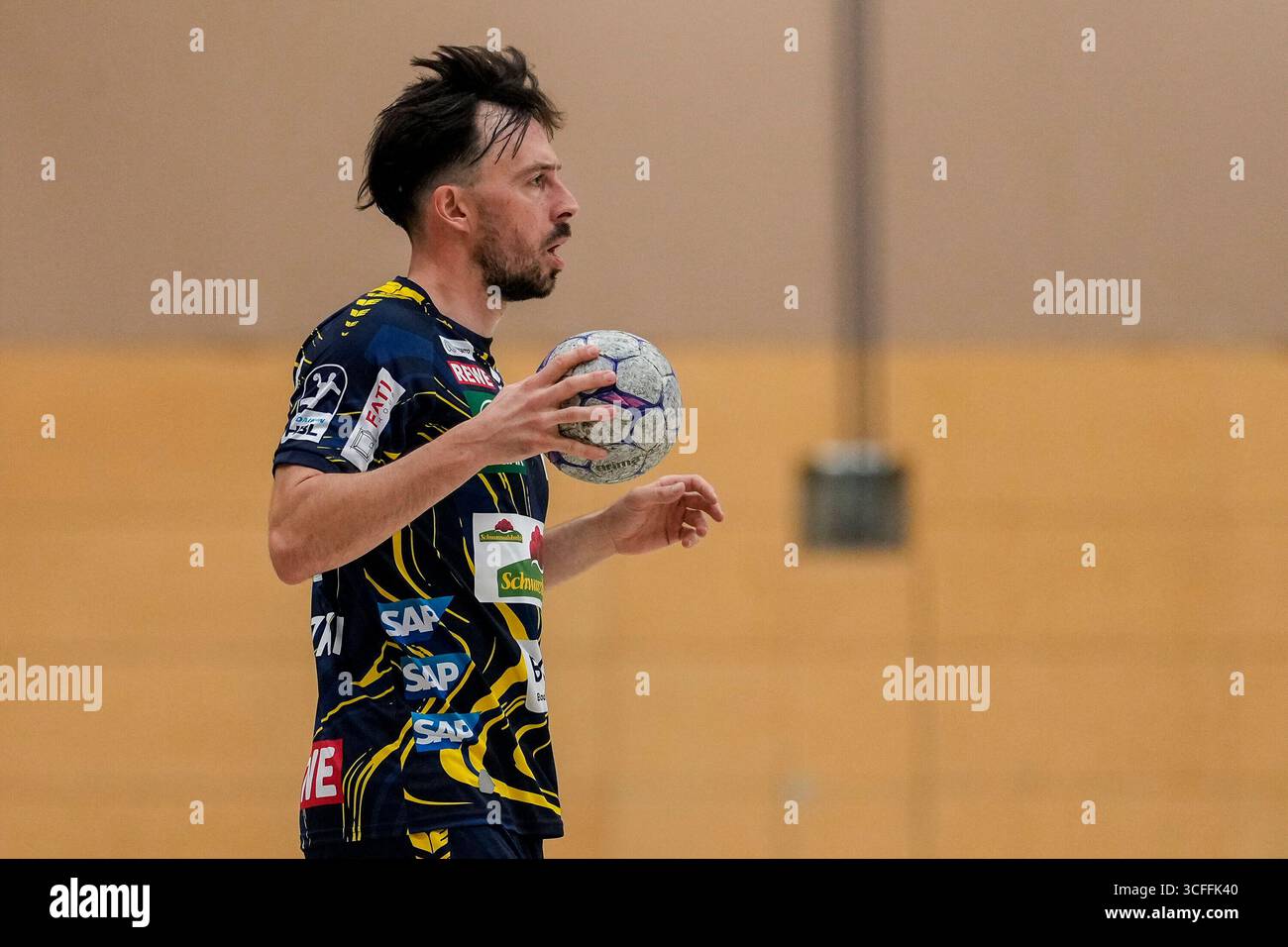 Patrick Groetzki (RNL, 24), am Ball, Einzelbild, Einzelfoto, Aktion ...