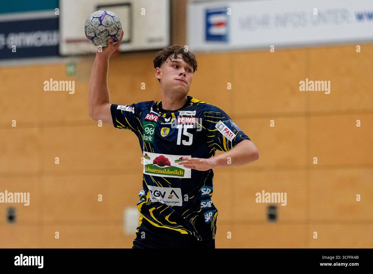 David More (RNL, 15), am Ball, Einzelbild, Einzelfoto, Aktion, Action ...