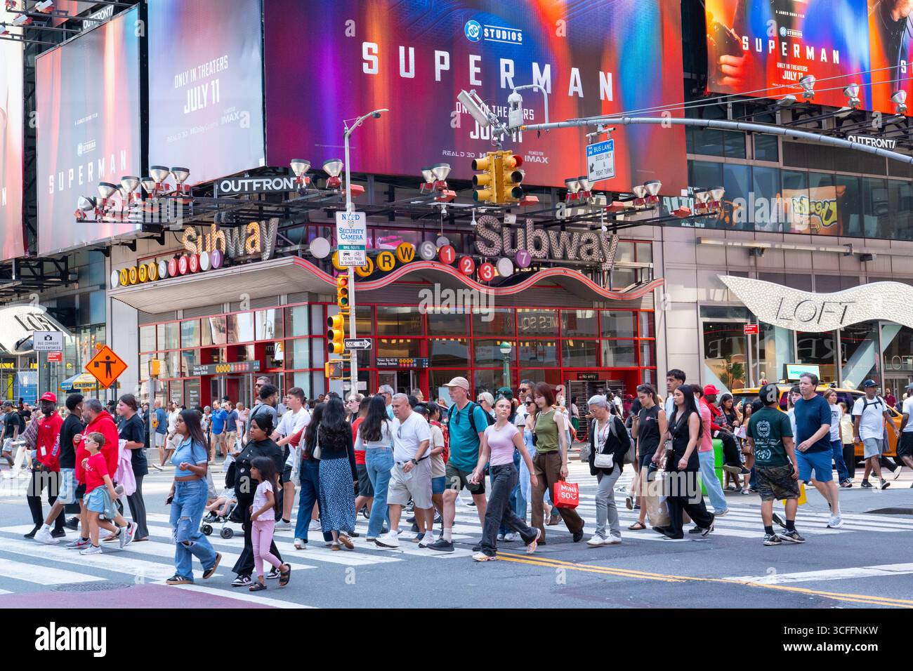 Large times square subway hi-res stock photography and images - Alamy