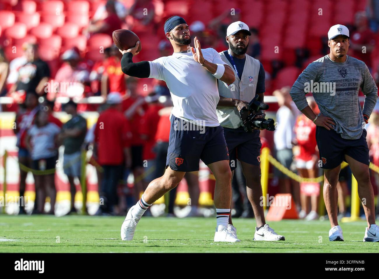 August 22, 2025: Chicago Bears quarterback Caleb Williams (18) throws a ...